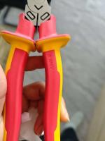 China VDE insulated handles hand tool set HRC 62 combination pliers side cutting pliers long nose pliers insolated tools Eccentric Labor-saving for sale