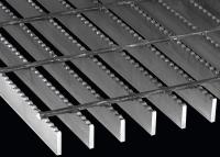 China Serrated Carbon Steel Bar Grating Anti Skid 30 Year Galvanized Trench Ship for sale
