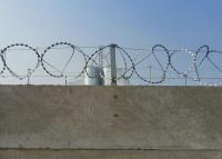 China Hot Dipped Galvanized Concertina Razor Wire Mesh Fence BTO-22 900mm Coil Diameter for sale