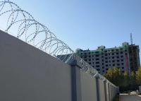 China Hot Dipped Galvanized Concertina Razor Wire Mesh Fence BTO-22 900mm Coil Diameter for sale