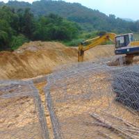 China Stainless Steel Gabion Box Double Twist Weaving 2.7mm Wire 380-400Mpa for sale