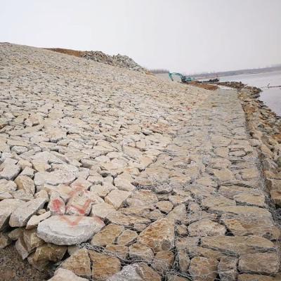 China Hot Dipped Galvanized Gabion Basket 380-400Mpa Tensile Strength 2.7mm Wire for Erosion Control for sale