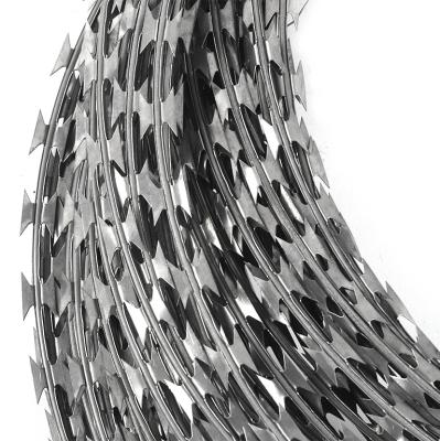 China BTO-30 Razor Fencing Wire 550N/mm2 Tensile Strength Concertina Security Fence for sale