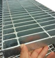 China Serrated Stainless Steel Grating with 6x6mm Cross Bar for sale