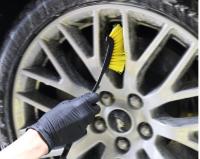 China Long Plastic Handle Bristle Car Wheel Cleaning Brush Customized Color for sale