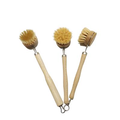 China Dining Room Wooden Long Handle Scrubbing Brush 24cm Sisal Nylon Filament for sale