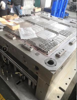 China Hot Runner Auto Injection Molding Machine For Large Plastic Pallet Molds for sale