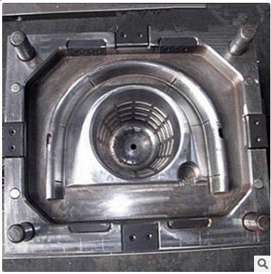 China High Precision Custom Plastic Injection Molding / Plastic Mould Making Machine for sale