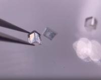 China Colorless mono CVD Lab Grown Diamonds Single Crystal Optical Prism 2x2x1mm for sale