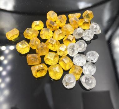 China 0.5-6ct Synthetic uncut diamond Yellow Hpht Rough Diamonds Synthetic Rough Uncut Diamond Price Per Carat lab grown diamond for jewelry yellow rough diamond for sale