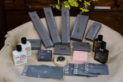China Plastic Hotel Guest Toiletries Custom Hotel Amenities SGS Certificated for sale