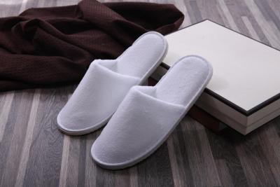 China Luxury 4 Star Eco Friendly Hotel Slippers Hotel Bath Slippers Modern With Eva Material for sale