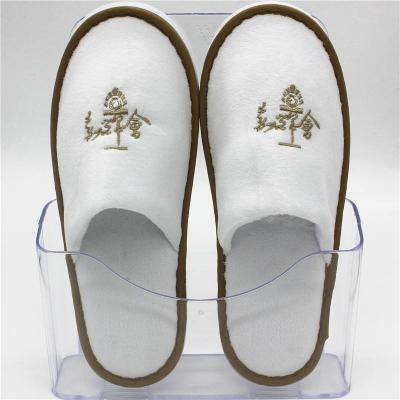China Indoor All Seasons White Disposable Slippers Hotel Bathroom Slippers for sale