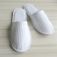 China Disposable White Towelling Spa Slippers House Guest Slippers for sale