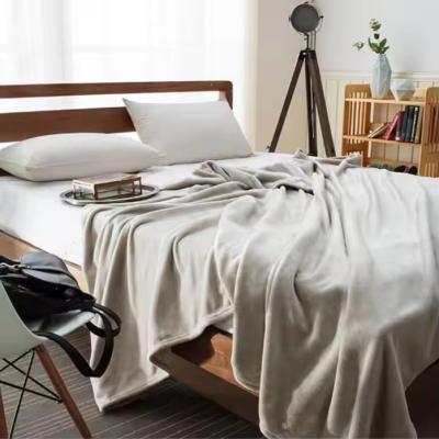 China Hotel Soft King Size Plush Polyester Blanket Coral Fleece Blanket for sale