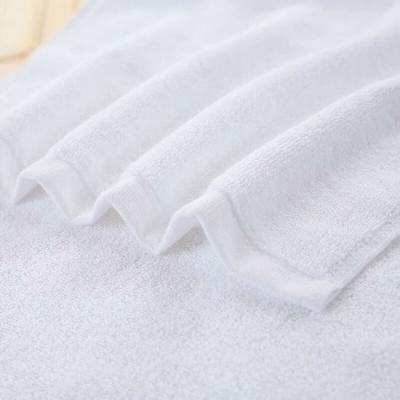 China Soft White Hotel Towels Sustainable Easy To Clean High Absorbency for sale