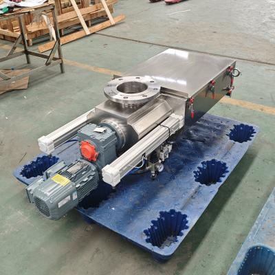 China Electro Magnetic Separator equipped with rotating permanent magnet roller and synchronous scraper for magnetic separation of impurities for sale