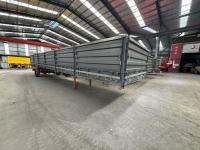 China 3-Axle Sidewall Semi Trailer for Pallet Transport with 30-60 Tons Capacity for sale