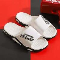 China Indoor Soft Sole Men Flat Slide Non Slip Home Summer Sandals for sale