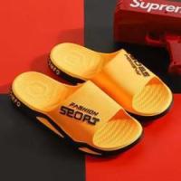China Indoor Soft Sole Men Flat Slide Non Slip Home Summer Sandals for sale
