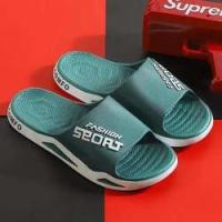 China Indoor Soft Sole Men Flat Slide Non Slip Home Summer Sandals for sale