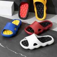 China Thick Sole Men Cozy Slippers Non Slip Indoor And Outdoor Breathable for sale
