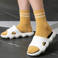 China Thick Sole Men Cozy Slippers Non Slip Indoor And Outdoor Breathable for sale