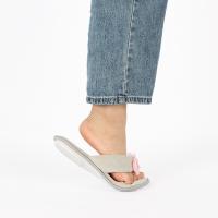 China Custom logo women Indoor Outdoor House Flip Flops Cozy Premium Memory Foam Fluffy Slippers for ladies for sale