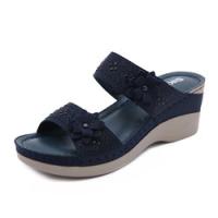 China New 2022 sandals flower large size rhinestone shoes women retro style wedge heel comfortable soft slippers for sale