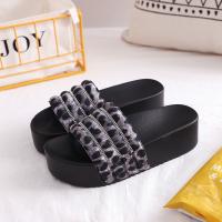 China Hot Wholesale Shoes Latest Summer Women Sandals leopard grain flat cloud slides Comfortable ladies slippers for sale