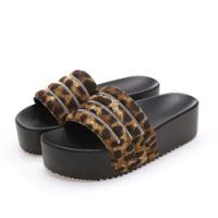 China Hot Wholesale Shoes Latest Summer Women Sandals leopard grain flat cloud slides Comfortable ladies slippers for sale