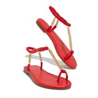 China Factory supply casual shoes for women hot sale chain decorate flat flip flops low heel custom solid color sandals for sale