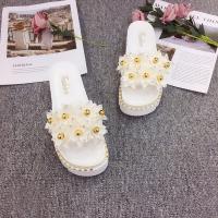 China Fashion Ladies flowers Sequins women sandals beaded girls thick bottom slides slippers in new trend wholesale for sale