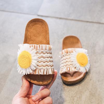 China 2022 new daisy children slippers girls soft bottom baby sandals princess style non-slip summer flowers beach shoes for sale