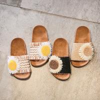 China 2022 new daisy children slippers girls soft bottom baby sandals princess style non-slip summer flowers beach shoes for sale