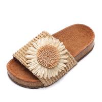 China 2022 new daisy children slippers girls soft bottom baby sandals princess style non-slip summer flowers beach shoes for sale