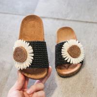 China 2022 new daisy children slippers girls soft bottom baby sandals princess style non-slip summer flowers beach shoes for sale