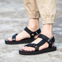 China 2022 new couple outdoor sports casual shoes hot sale Men flat non-slip slippers solid color summer sandals women for sale