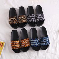 China New Design slippers summer Women thick sole non-slip leopard grain shining diamond slides sandals wholesale for sale