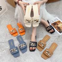 China New design summer flat bottom women cheap outdoor slippers fashion metal buckle retro non-slip sandals in stock for sale