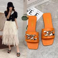 China New design summer flat bottom women cheap outdoor slippers fashion metal buckle retro non-slip sandals in stock for sale