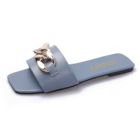 China New design summer flat bottom women cheap outdoor slippers fashion metal buckle retro non-slip sandals in stock for sale