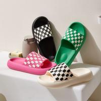 China Female cheap bedroom Black White Grid Flat Sandals Adult indoor non-slip Women Slippers for Men home shoes light for sale