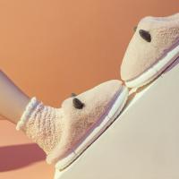 China Hot selling new Winter plus plush Home Indoor Slippers good price women cute cartoon soft sole couple Shoes for sale