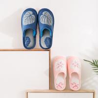 China Women 2021 New Design fashion Flower pattern Slippers Men Warm Thick Bottom Non-Slip Home Indoor Shoes for sale