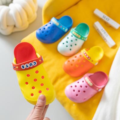 China 2021 new children's hole shoes non-slip boys and girls sandals summer indoor kids home wear-resistant slippers for sale