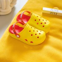 China 2021 new children's hole shoes non-slip boys and girls sandals summer indoor kids home wear-resistant slippers for sale