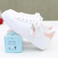 China Walking Style Platform Flat Shoes Fashion Lightweight Non Slip Waterproof Casual Flat Shoes for sale