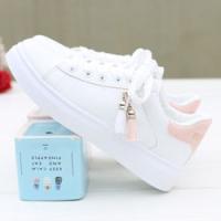 China Walking Style Platform Flat Shoes Fashion Lightweight Non Slip Waterproof Casual Flat Shoes for sale
