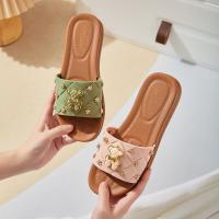China Fashionable non-slip women slippers 2022 summer new soft Breathable cute bear vamp out wear comfortable flat sandals for sale